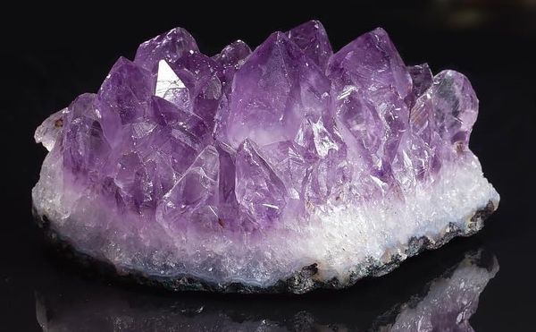 6 Crystals For Friendship: Uncovering The Magical Powers of These ...